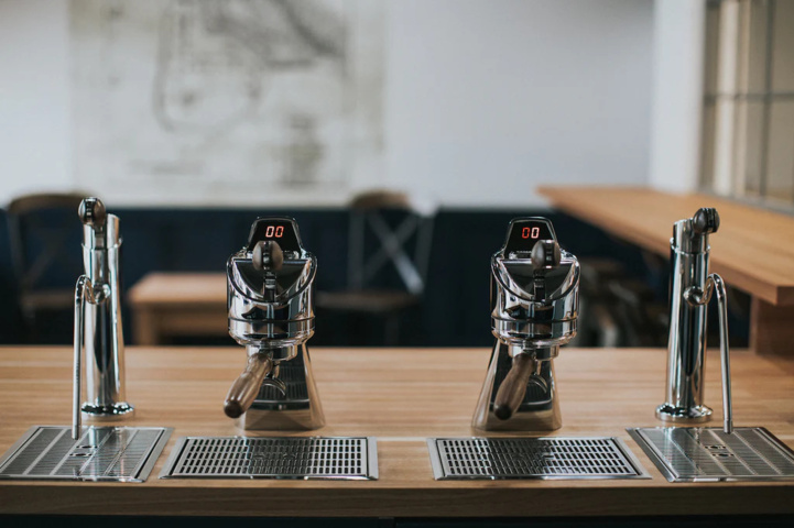 Espressomaskin med ångrör och hetvattenenhet - La Marzocco Modbar med ...