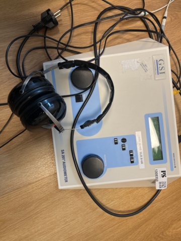 Hearing test GSI SA Audiometer - PS Auction - We value the future ...