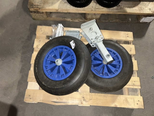 Centering wheel for boat trailer - PS Auction - We value the future ...
