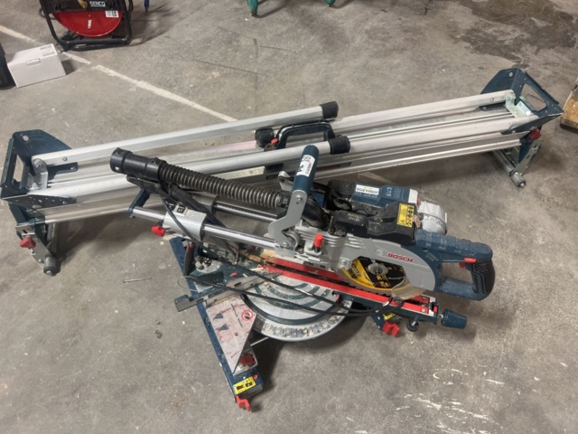 Mitre saw with stand - Bosch GCM 8 SDE - PS Auction - We value the ...