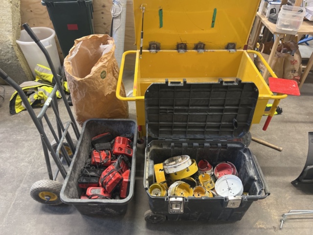 Construction accessories - Tool carts, transport carts, hand tools, and ...