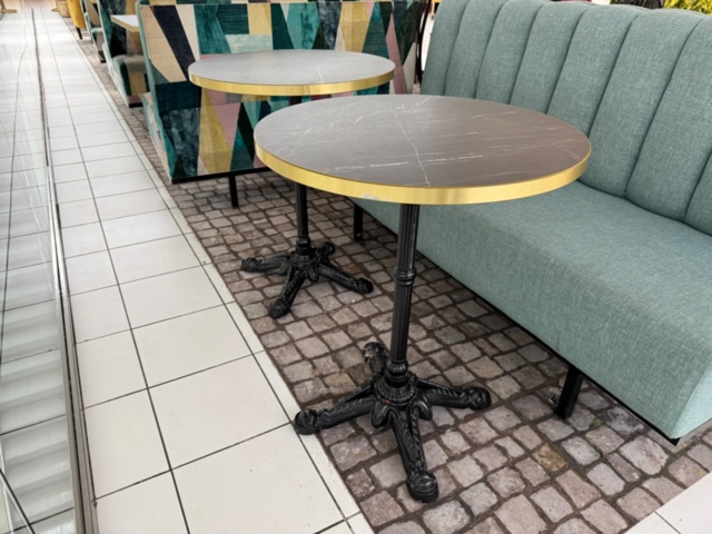 2 round tables - PS Auction - We value the future - Largest in net auctions