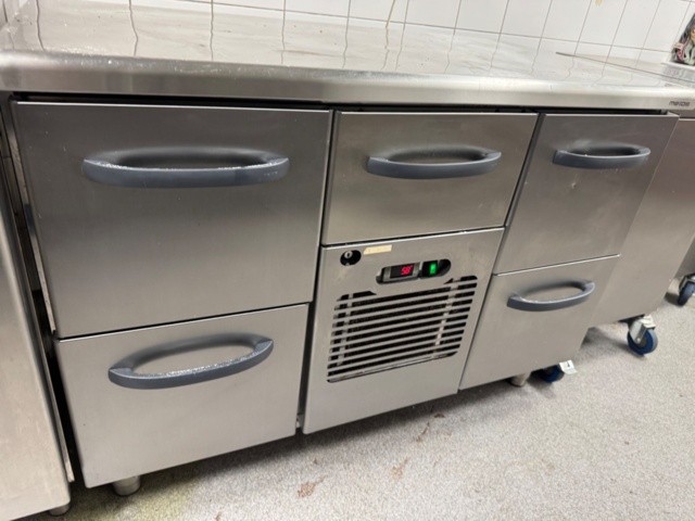 Refrigerated counter METOS year 2017 with 5 drawers - PS Auction - We ...