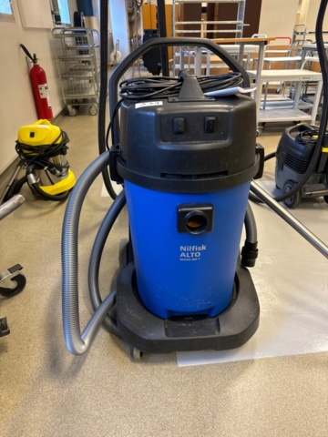 Vacuum cleaner, Nilfisk ALTO MAXXI WD 7 - PS Auction - We value the ...