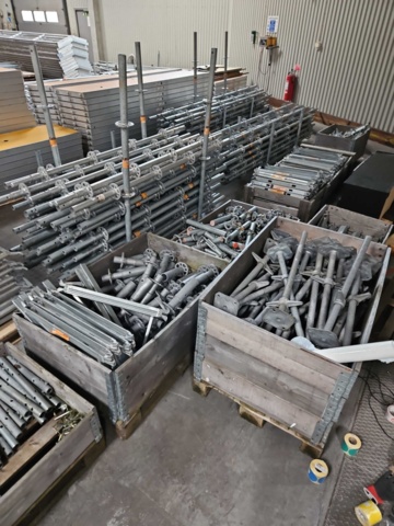 Lot of scaffolding parts - Monzon - PS Auction - We value the future ...