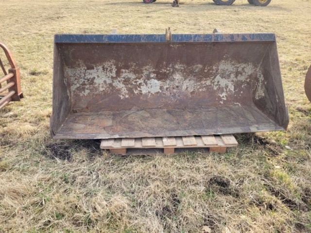 Bucket with large BM attachment - PS Auction - We value the future ...