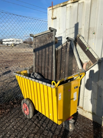 Feed cart and flower cart bases - PS Auction - We value the future ...