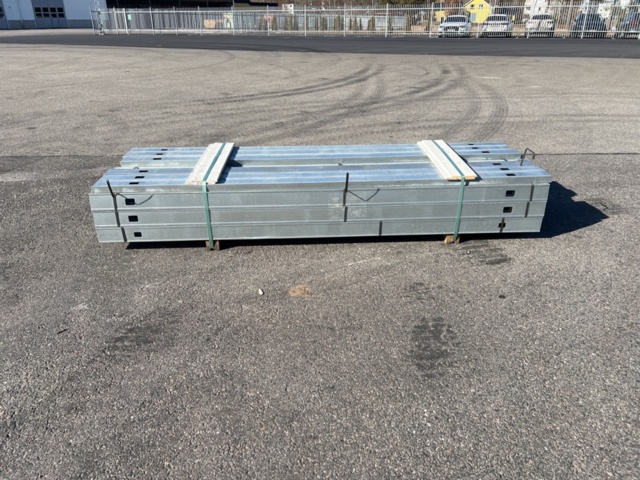 Approx. 120 standard steel studs 2485 x 95mm - PS Auction - We value ...