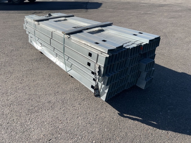 Approx. 200 pcs Steel studs standard 2485 x 95mm - PS Auction - We ...