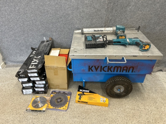 Tool trolley, electrical machines, screws, etc. - PS Auction - We value ...