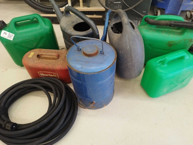 Water jugs and petrol cans, 8 pcs – mixed models, incl. drip hose - PS ...