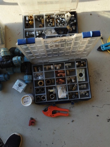 VVS-delar och kopplingar, sortimentslådor – mässing, plast, koppar ...