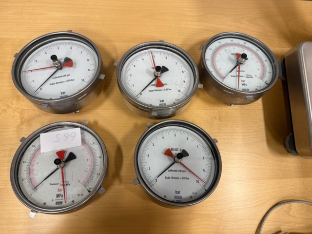 Analogue manometers (pressure gauges), 5 pcs. - PS Auction - We value ...