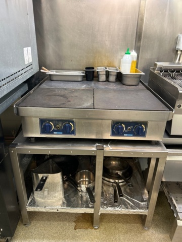 Frying table with 4 hotplates Joni Foodline and underbench - PS Auction ...