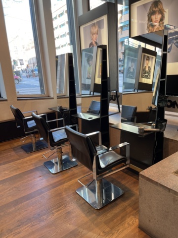 Frisörstation x3 platser - Auktioner online - Nätauktioner ...