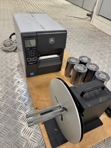 Label printer Zebra ZT230 with rewinder Labelmate - PS Auction - We ...