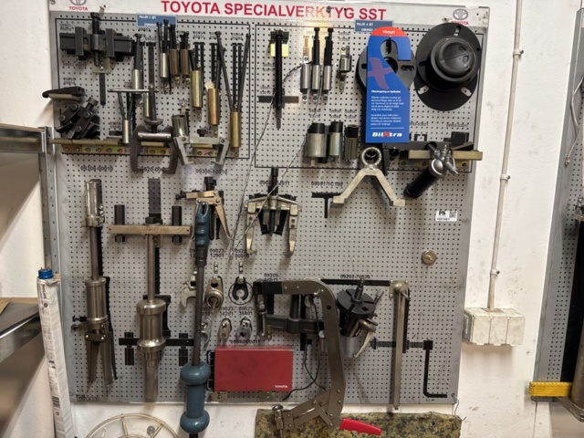 Toyota tool board with special tools SST - PS Auction - We value the ...