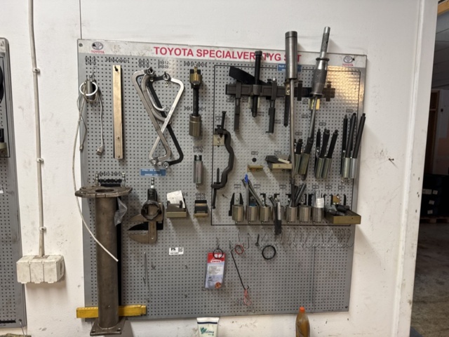 Toyota tool board with special tools SST - PS Auction - We value the ...