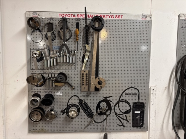 Toyota tool board with special tools SST - PS Auction - We value the ...