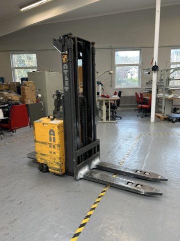 Articulated stacker Atlet 125 SDTFVP 450 LS -1996 with charger, low ...