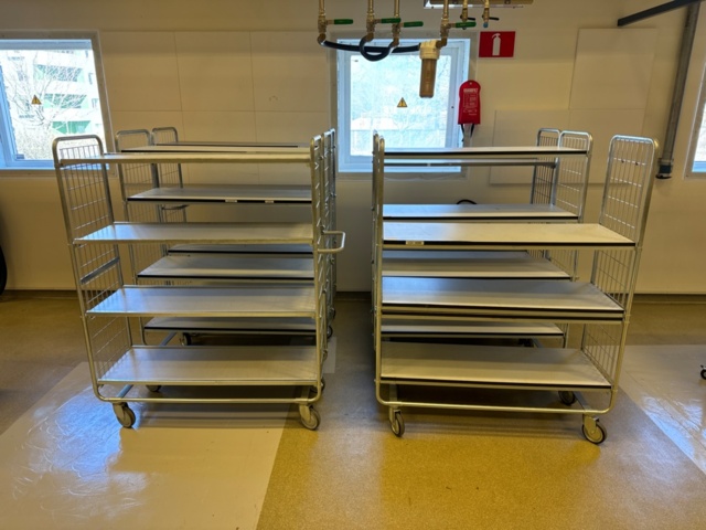 Helgevagnen / Ergobjörn lager / transport vagnar, 6 st - Auktioner ...