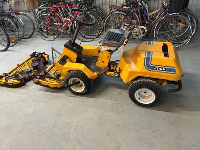 Front mower Stiga park 2000 - PS Auction - We value the future ...
