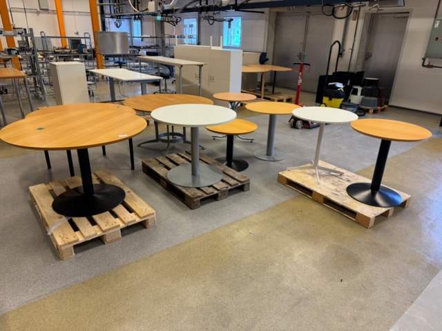 Round tables, 9 pcs. - PS Auction - We value the future - Largest in ...