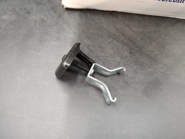 Cable clamp with knob, Esdec, approx. 120 pcs - PS Auction - We value ...