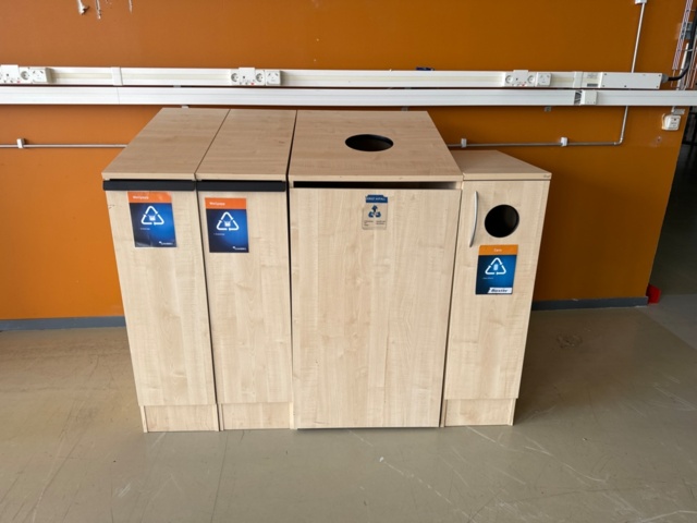 Waste disposal station, 4 pcs. - PS Auction - We value the future ...