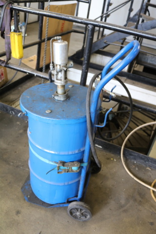 Grease gun/air-powered on wheeled cart - PS Auction - We value the ...