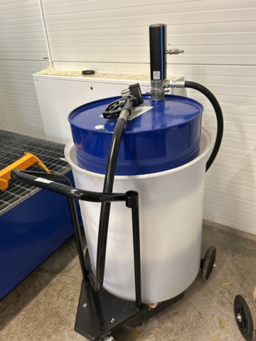 Grease trolley with pump unit - PS Auction - We value the future ...