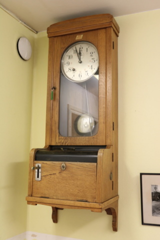 Older Time Clock - PS Auction - We value the future - Largest in net ...