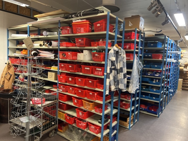 Lager med fiskeutrustning, tillbehör, material - Auktioner online ...