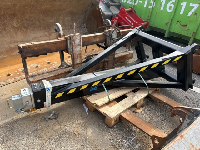Crane arm with Big BM bracket - SE Equipment Crane Jib Big BM - PS ...