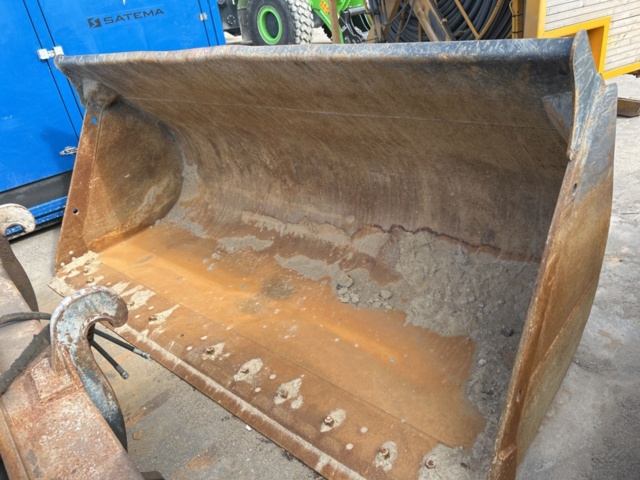 Backhoe bucket with Large BM attachment - Liugong CLG856H - PS Auction ...