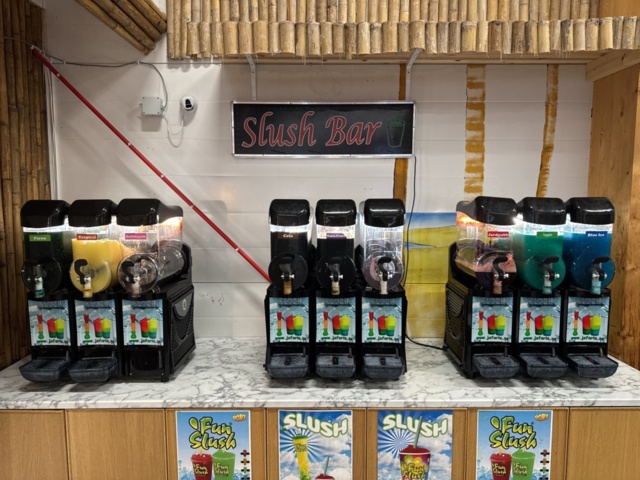 Slush machines – 3 pcs with a total of 9 containers - PS Auction - We ...