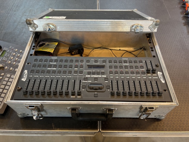 Mixer with case - Elation DMX Operator Pro - PS Auction - We value the ...