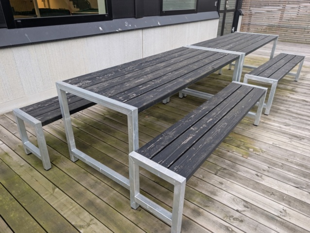 Outdoor furniture in galvanized steel and wood - Plus - PS Auction - We ...