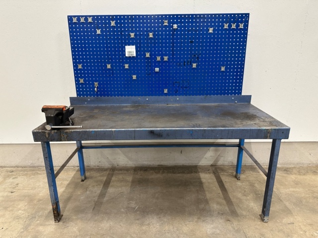 Sheet metal workbench with panel and vise - PS Auction - We value the ...