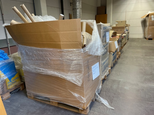 Pallet section with packaging material – approx. 8 pallets - PS Auction ...