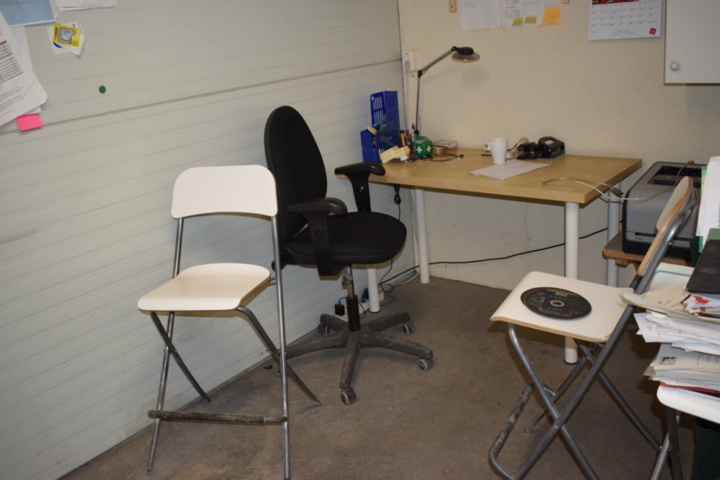 Allt i rummet skribord, kyl & frys mm - Auktioner online - Nätauktioner ...