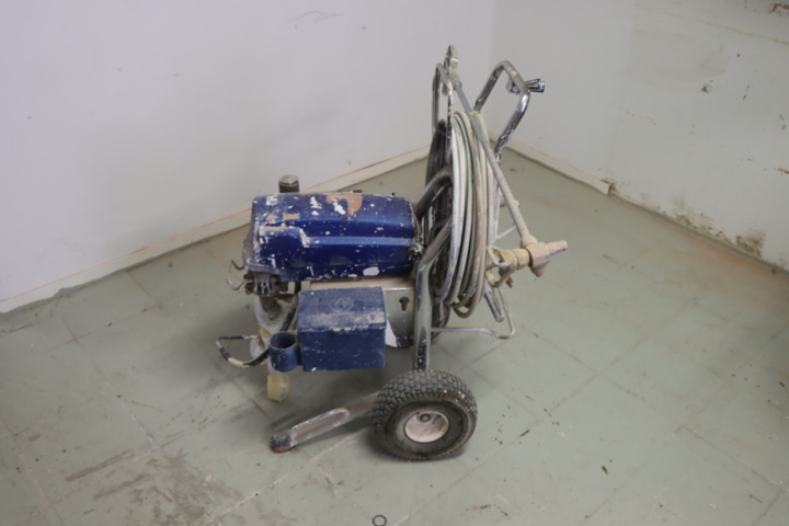 Paint sprayer Graco Ultra Max 795 Pro Contractor - PS Auction - We ...