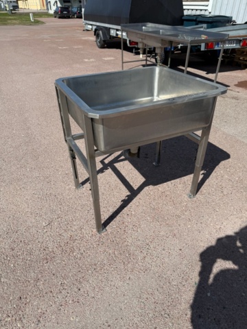 Stor rostfri balja med sil, höj/sänkbara ben - Auktioner online ...