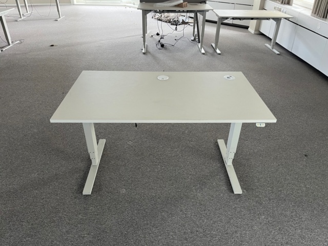 9 desks Edsbyn, height adjustable - PS Auction - We value the future - Largest in net auctions