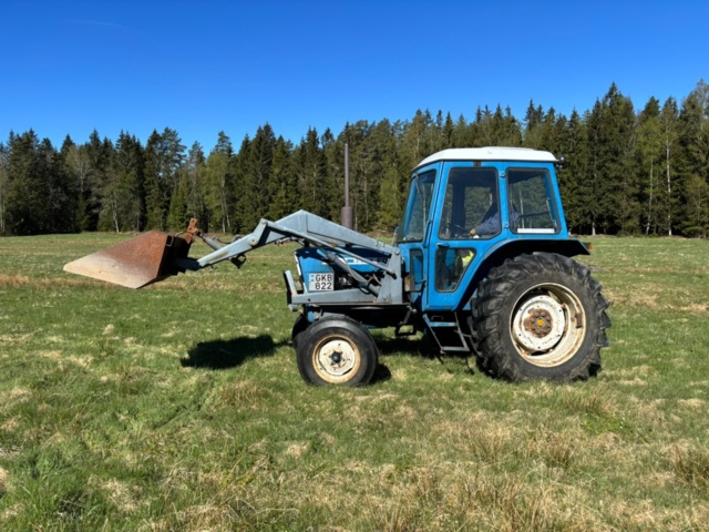 Tractor Ford 5600 with front loader - PS Auction - We value the future ...