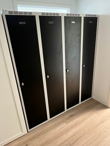 4 lockers - PS Auction - We value the future - Largest in net auctions