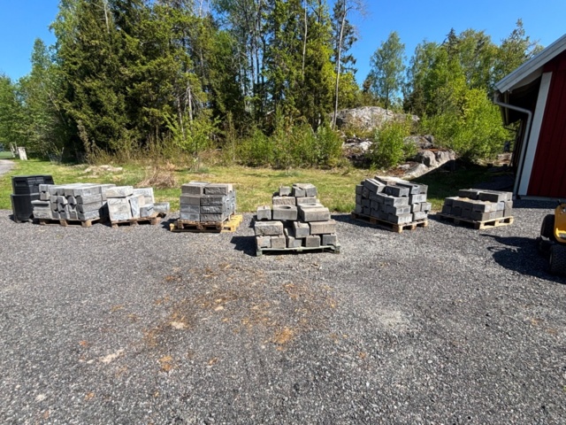 9 pallets with stone - PS Auction - We value the future - Largest in ...