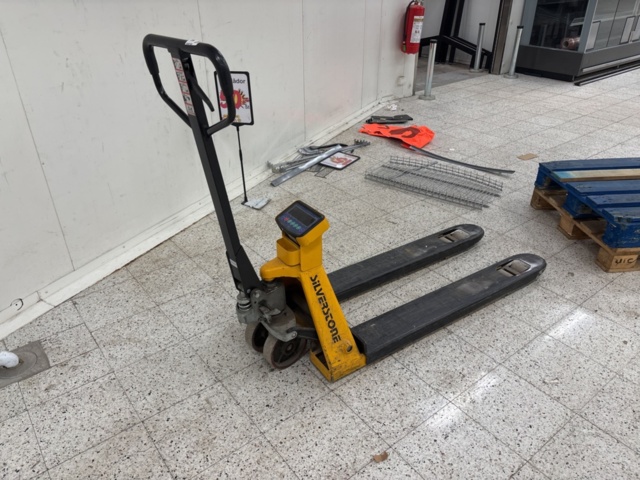 Pallet lifter with scale - Silverstone HL318L - PS Auction - We value ...