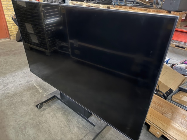 TV Sony 82" på sms motorstativ - Auktioner online - Nätauktioner ...