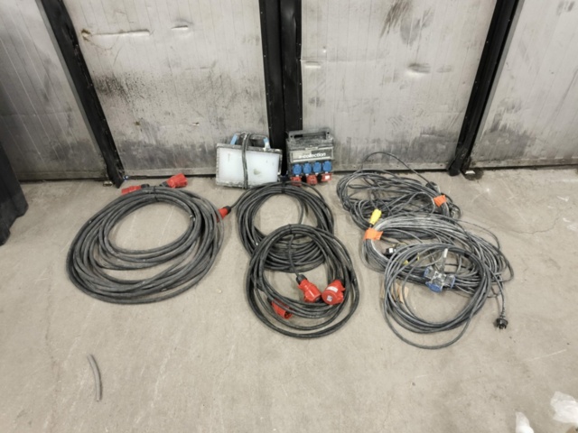 Extension cable, work lamp and electrical panel - PS Auction - We value ...